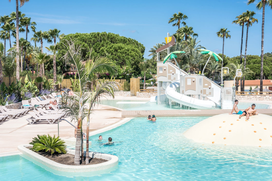 Campsites Spain | 4 and 5 stars with water park | Campings.Luxury