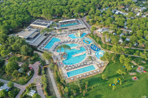 Campsites Italy | 4 and 5 stars with water park | Campings.Luxury