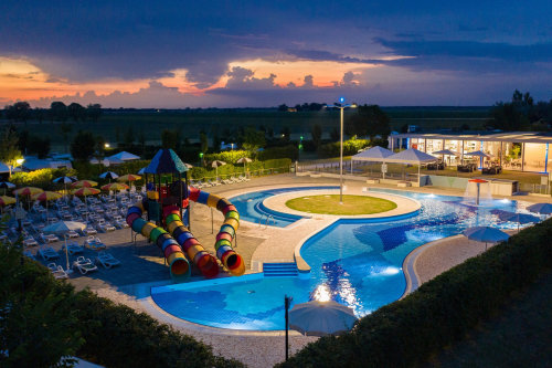 Campsites Italy | 4 and 5 stars with water park | Campings.Luxury