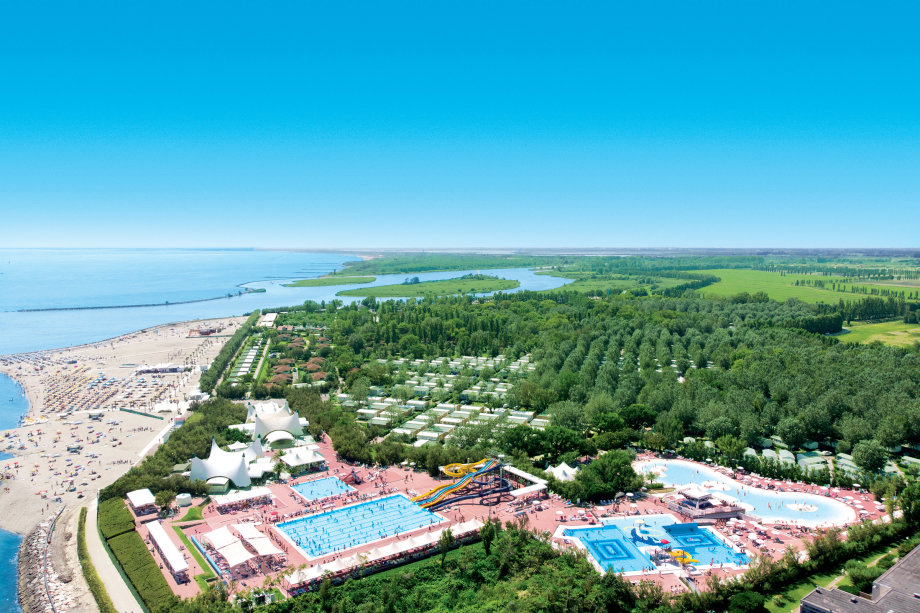 Campsites Italy | 4 and 5 stars with water park | Campings.Luxury