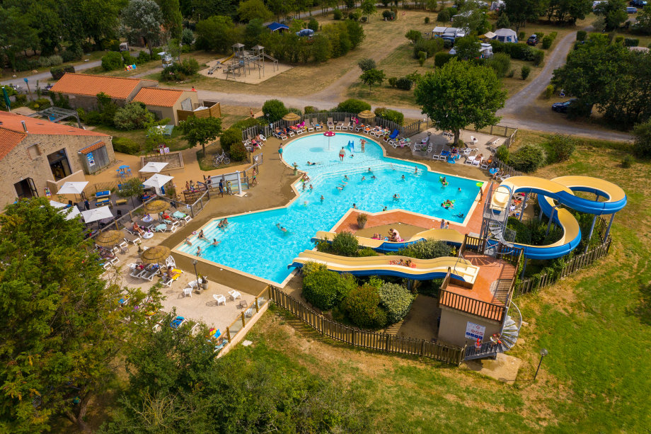 Campsites France | 4 and 5 stars with water park | Campings.Luxury