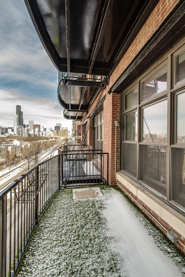 South Loop Loft: 1503 S State St, #403 | Klopas Stratton Team