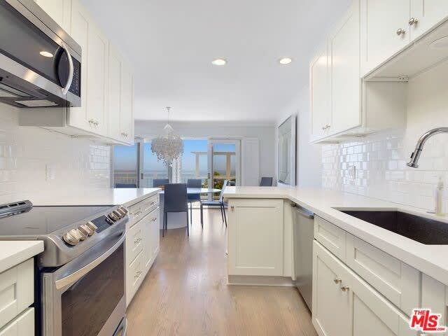 Tongareva Beach Estate | LA Luxuries | Los Angeles Luxury Vacation ...