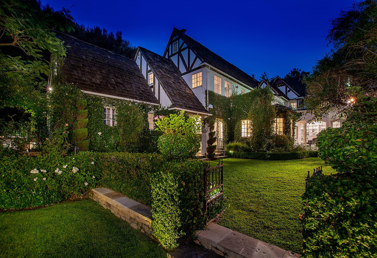 Exquisite Beverly Hills Flats Compound | 707 N. Arden Drive