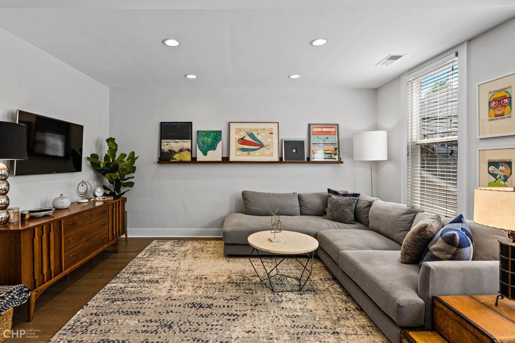 1737 W Barry Ave. | Jason Stratton of the Klopas Stratton Team | Klopas ...