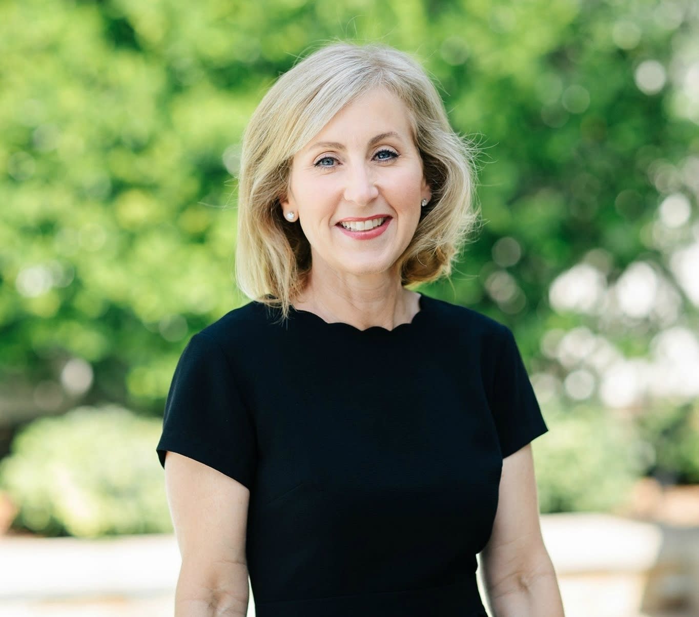 Stephanie Lowe Group | Los Angeles & Orange County Real Estate Agents