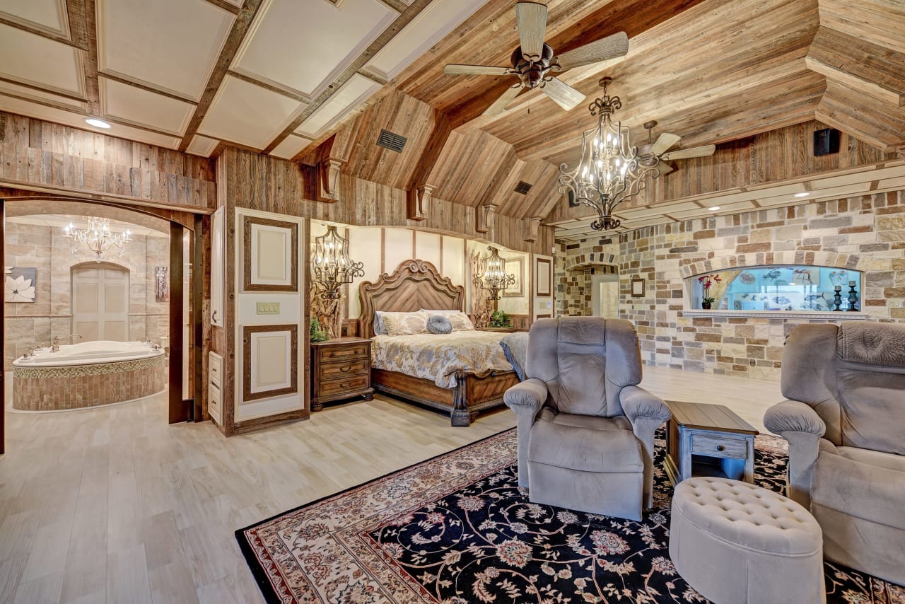 Iconic Diamond L Ranch Located in Washington County Between Brenham ...