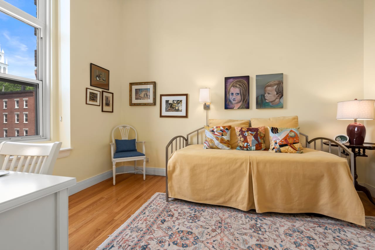 Columbus Court, Residence 2J | Jonathan Radford