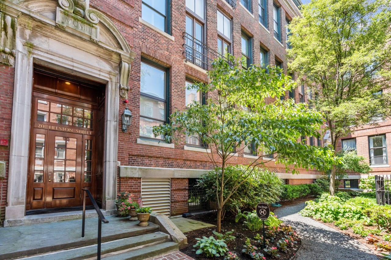 Columbus Court, Residence 2i | Jonathan Radford