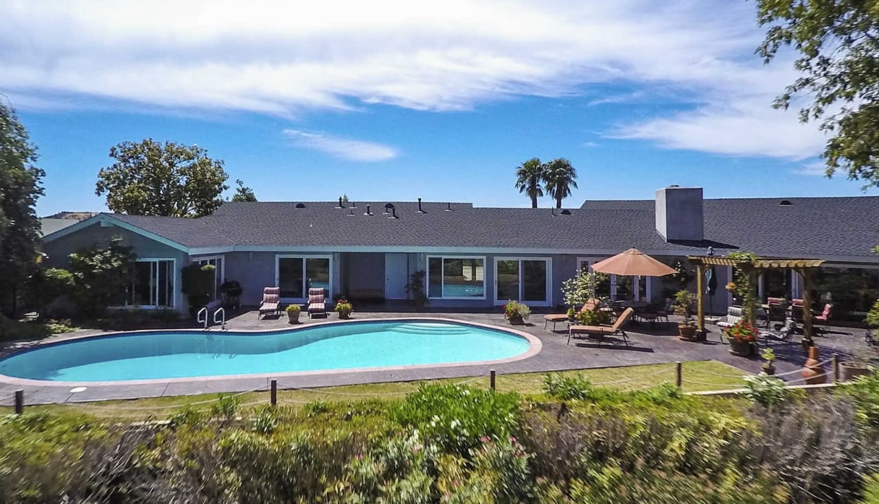 1894 Linda Flora Dr