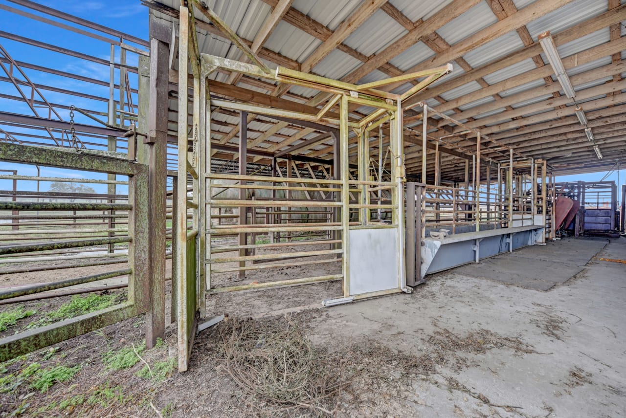 Iconic Diamond L Ranch Located in Washington County Between Brenham ...
