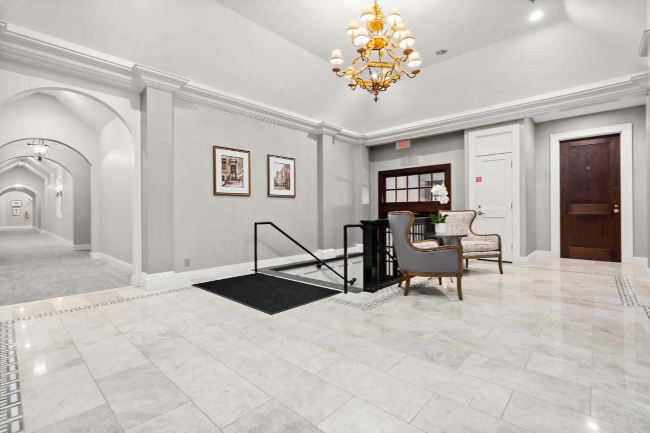 Columbus Court, Residence 2i | Jonathan Radford