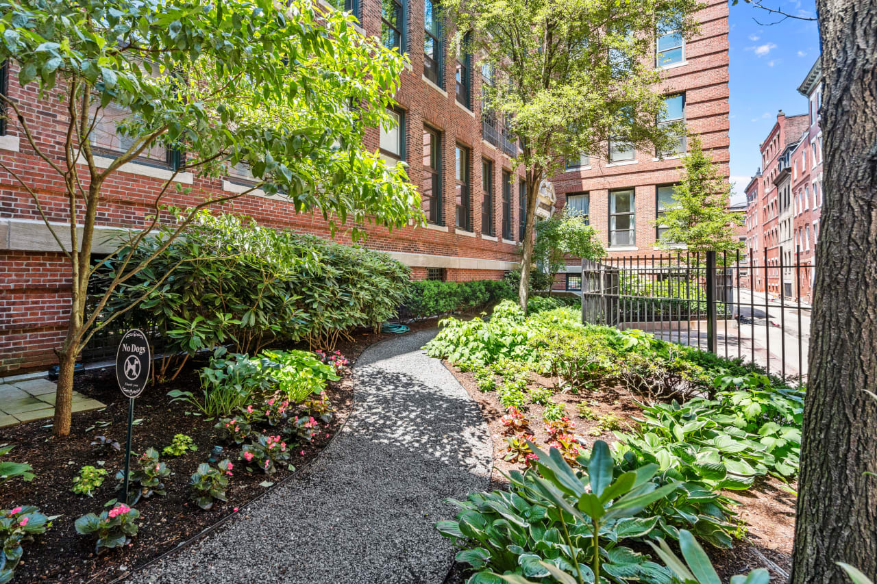 Columbus Court, Residence 2i | Jonathan Radford