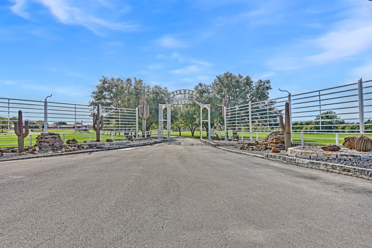 Diamond L Ranch Offers Significant Farm, Ranch, Equestrian, Commercial ...