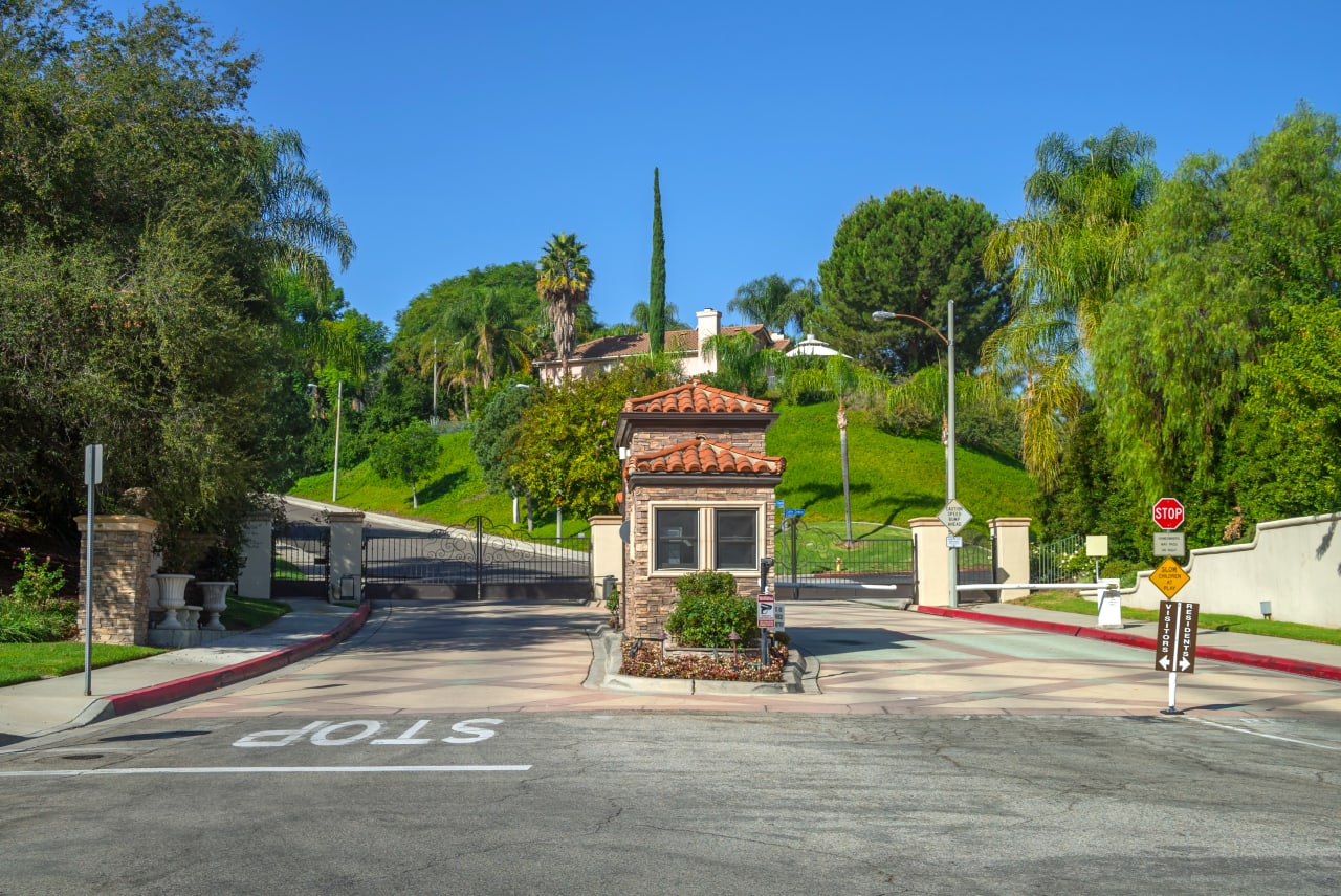 CALABASAS MANOR | Jeff Biebuyck & Dana Olmes Luxury Homes | Calabasas ...