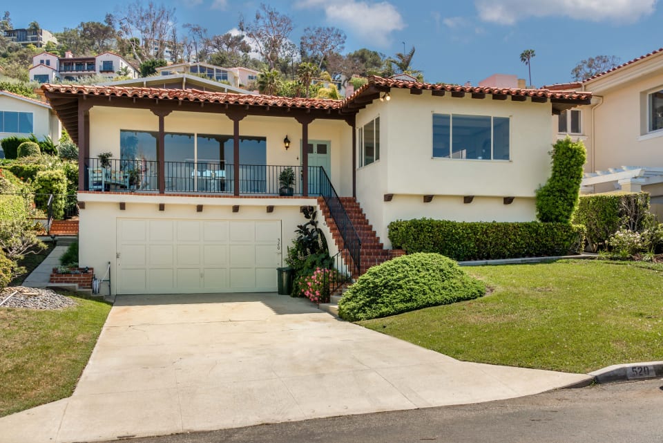 Prime Lower Malaga Cove Location