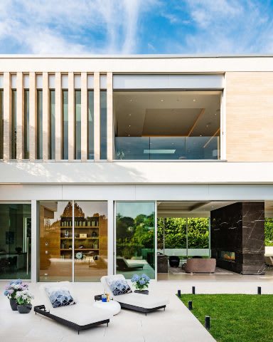 Beverly Hills Real Estate Agent | Jade Mills | Realtor Agency