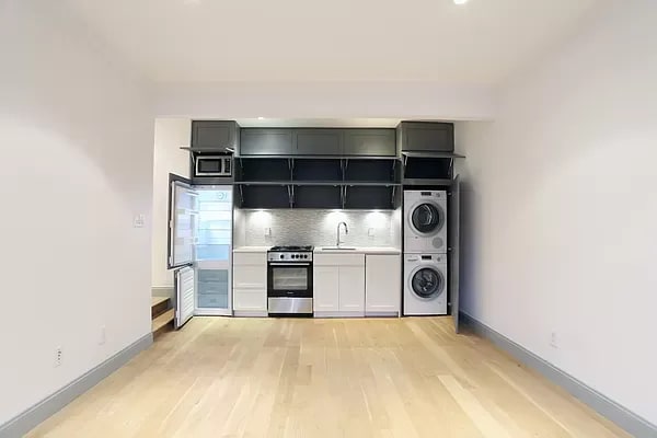421 West 21st Street Unit: 4A 421 West 21st Street Unit: 4A