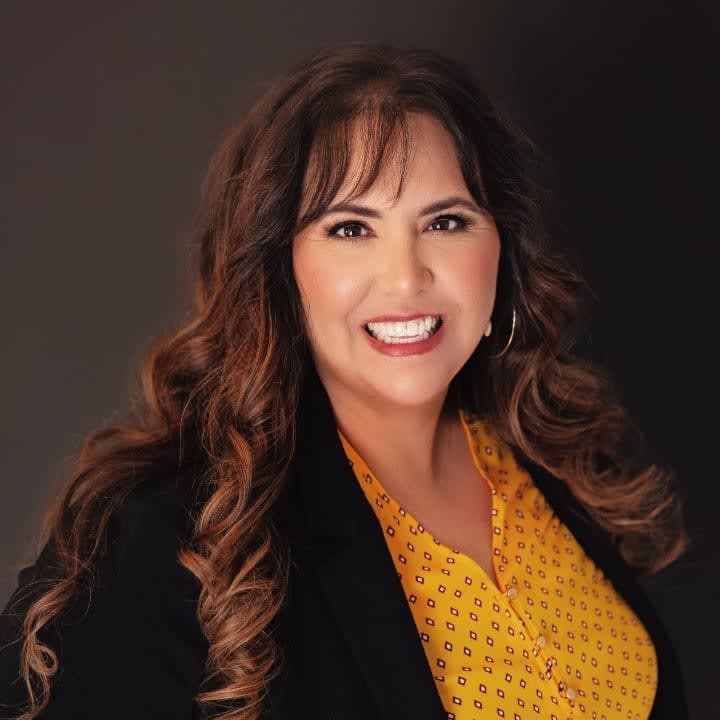 About Stephanie Renteria | Stephanie Renteria | Eagle Real Estate