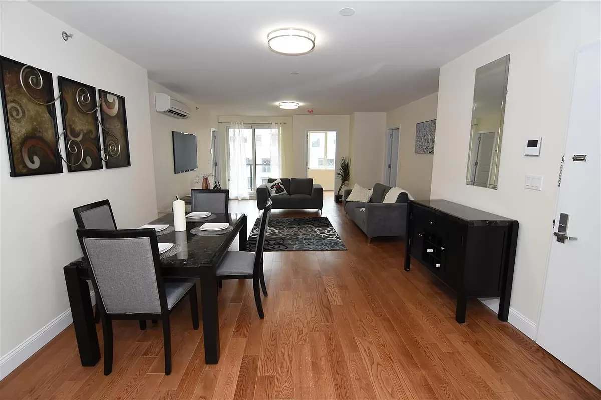 2068 Ocean Ave Unit: 2C