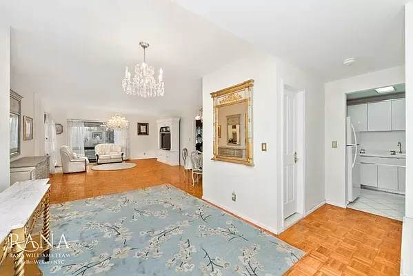 721 Fifth Avenue Unit: 31C