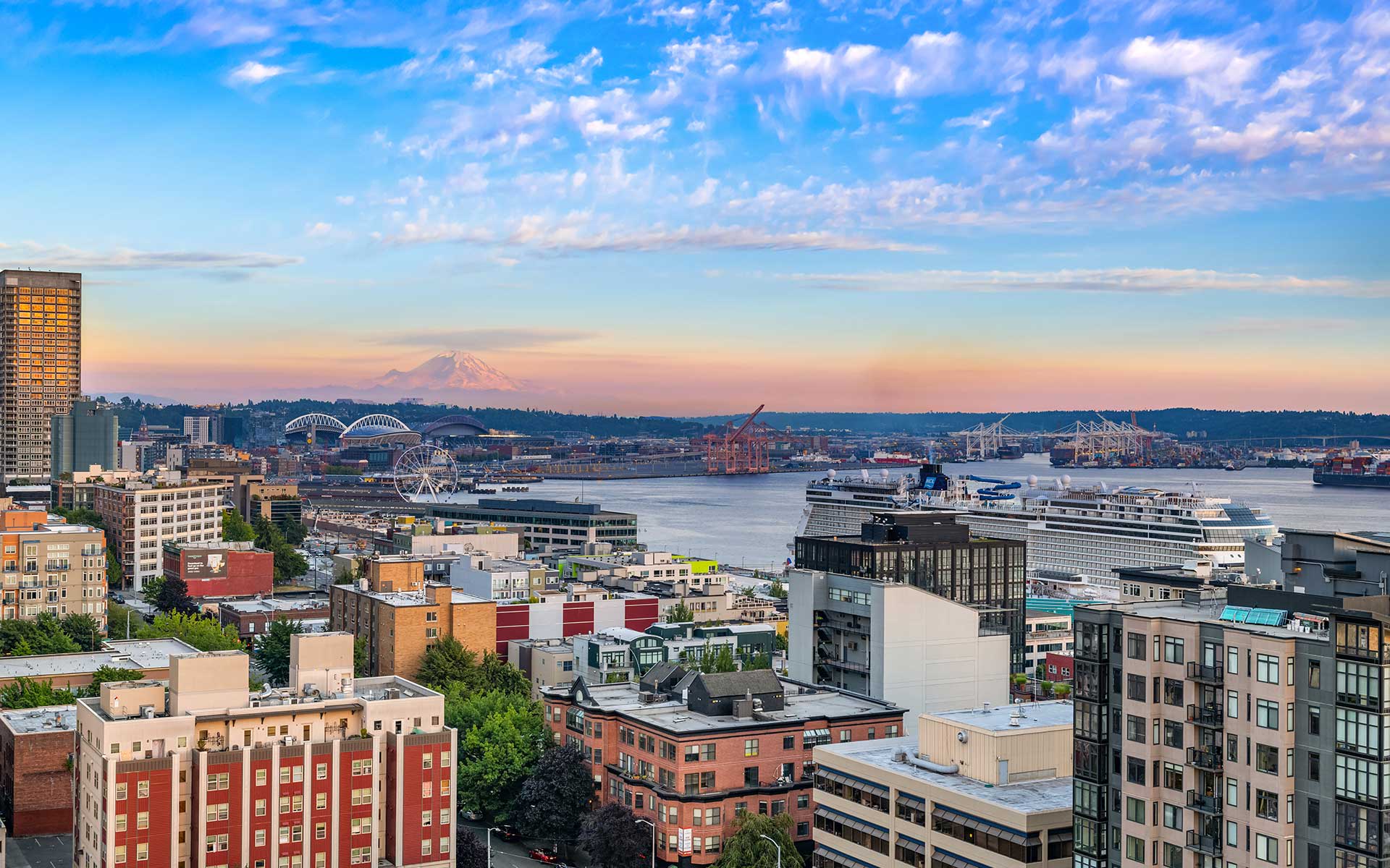 Iconic Seattle Views & The City at Your Doorstep | Team Foster