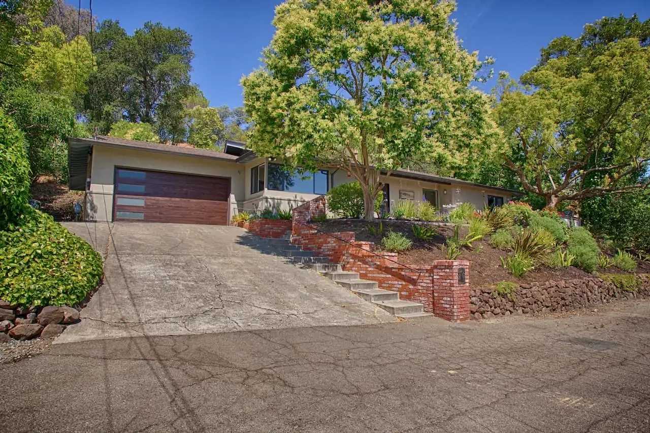 Joshua Simkin England - BLVD Real Estate