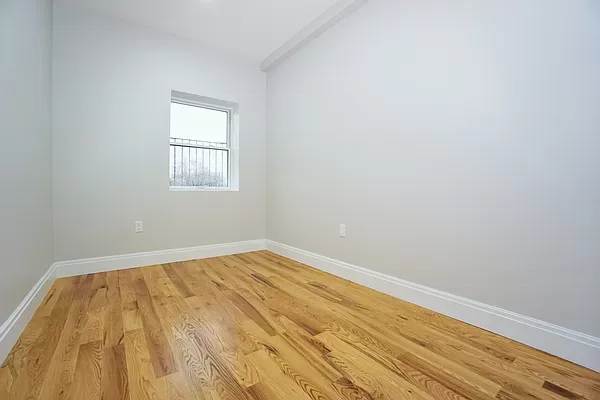 91 East 54th Street Unit: 3R