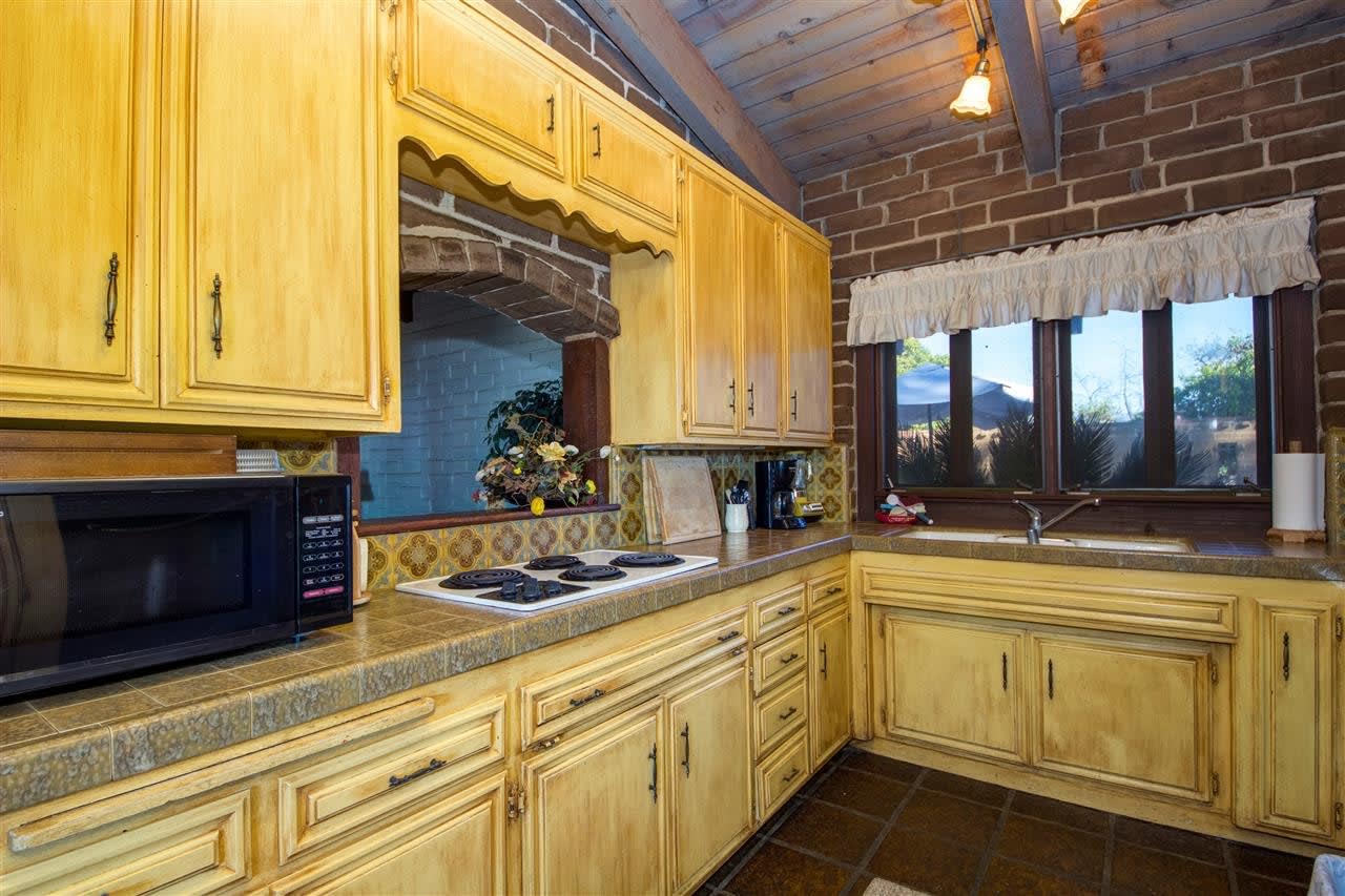 8561 West Lilac Road | Ken Follis & Sharon Robinson Group