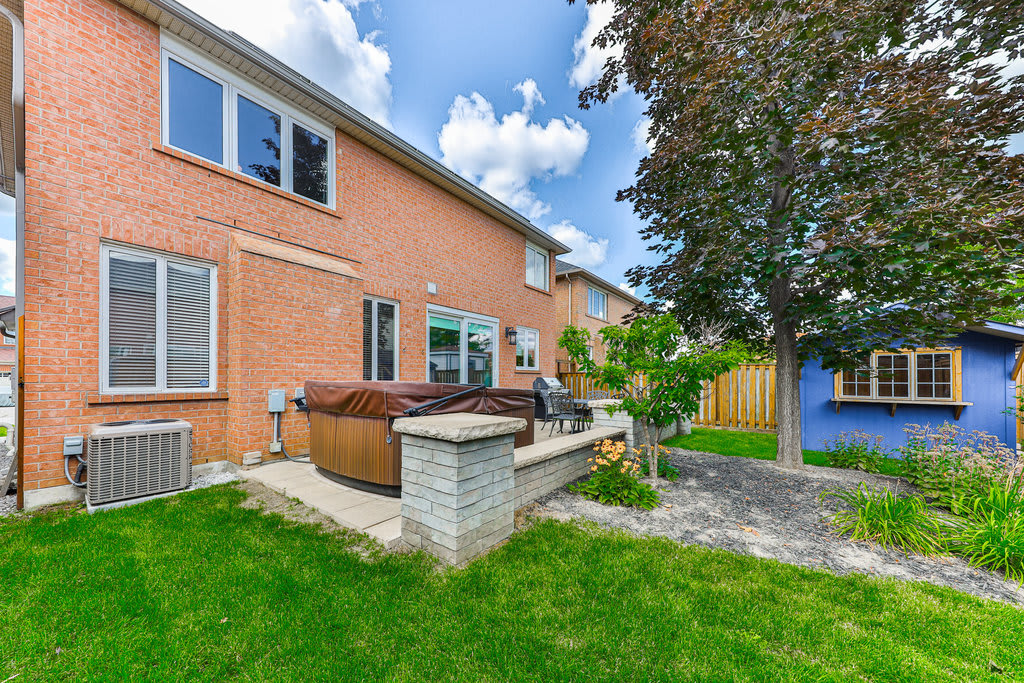 7 Crew Crescent, Maple ON