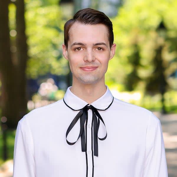 About Nicholas Smith | The Stacey Froelich Team | New York City Real Estate