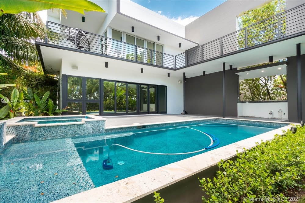 Seven-Point Checklist to Follow Before Listing Your Home Seven-Point Checklist to Follow Before Listing Your Home