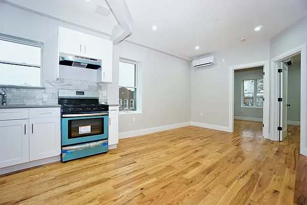 91 East 54th Street Unit: 2