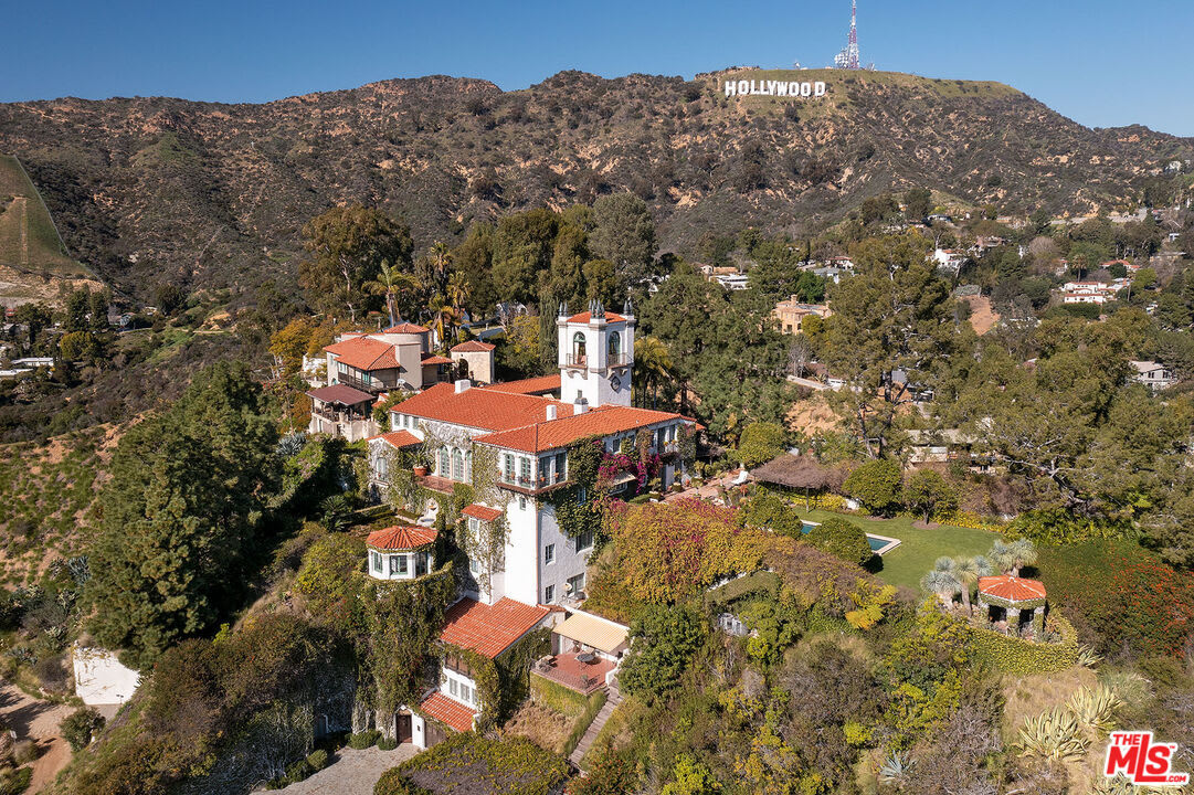 Castillo del Lago in Hollywood Hills
