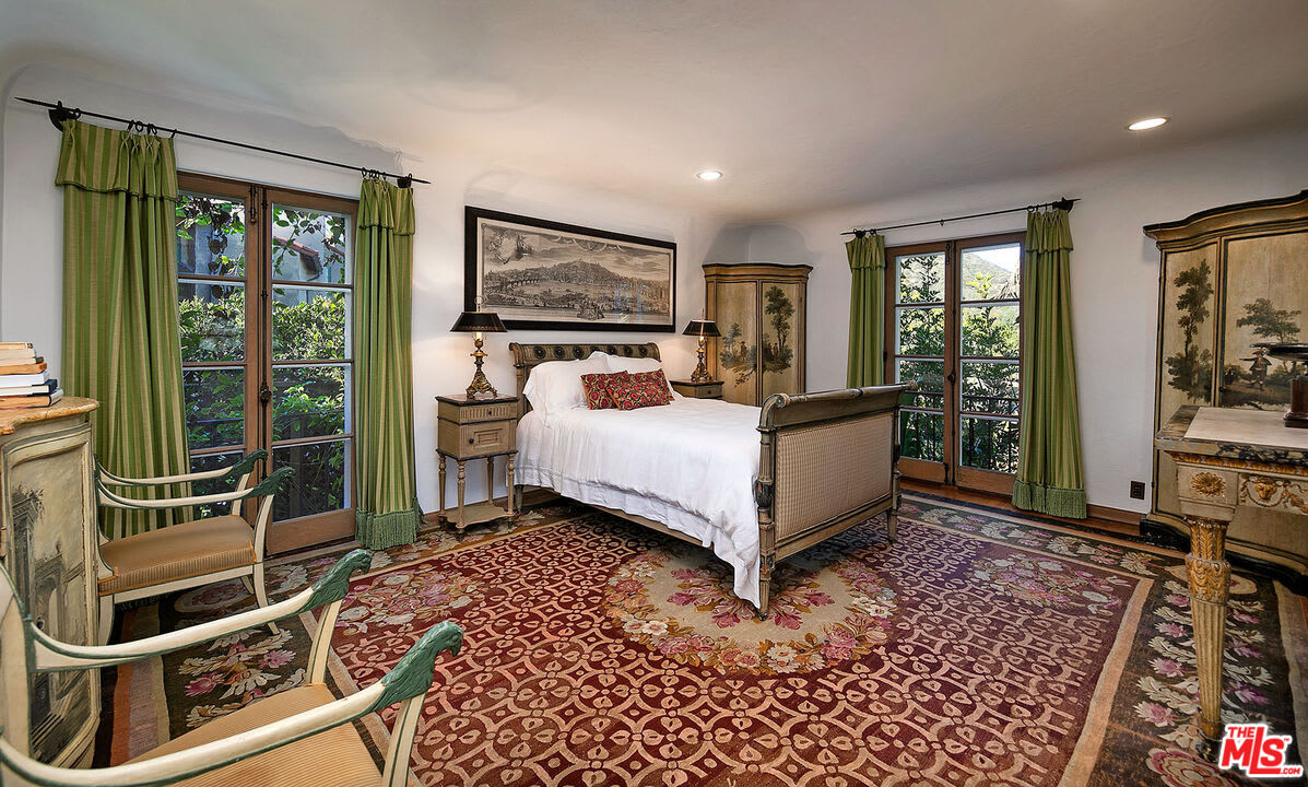 Castillo del Lago in Hollywood Hills