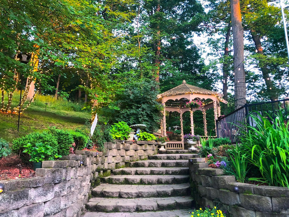 Christine Wilczek and Jason Bacza | Real Estate Agents