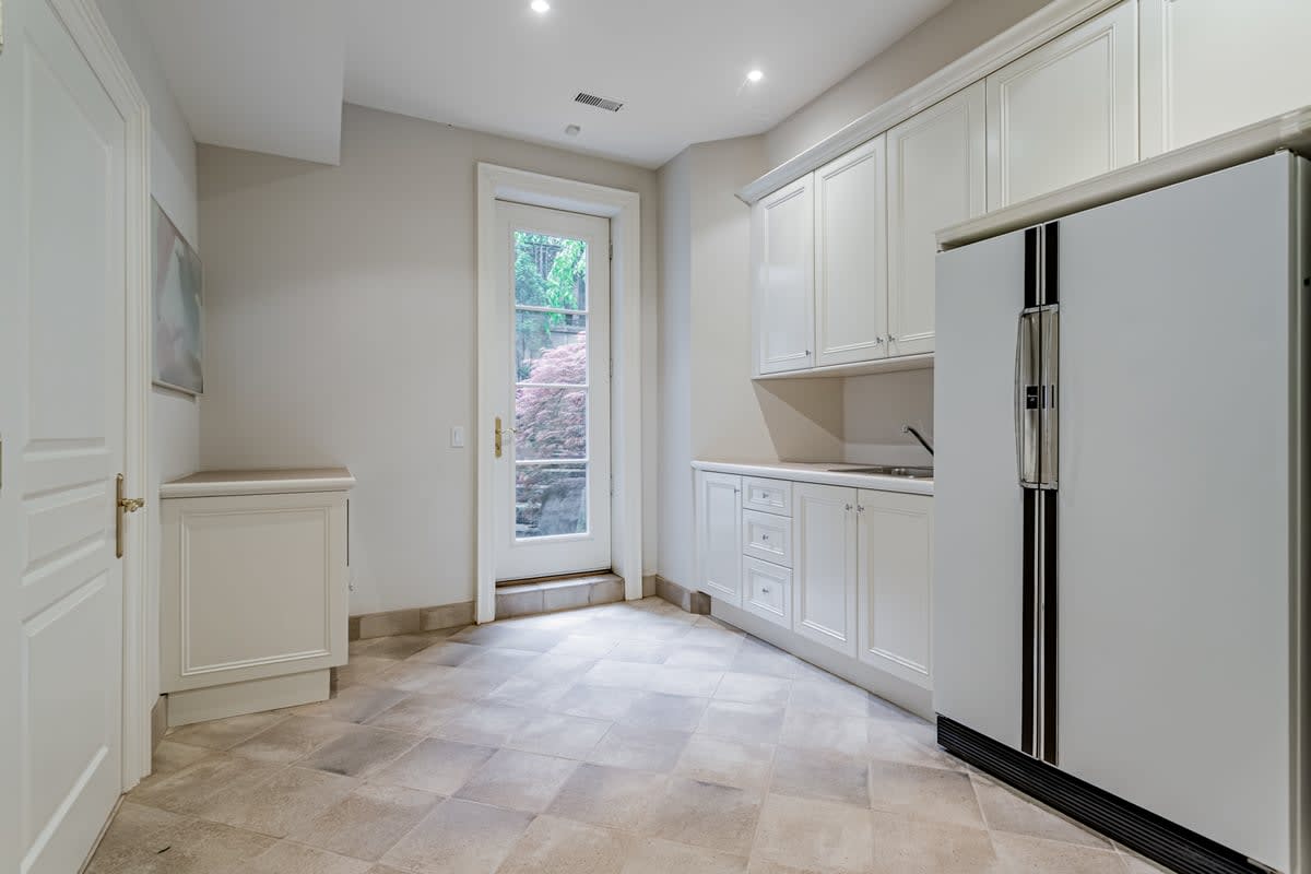 SOLD: Most Prestigious Location | Barry Cohen Homes