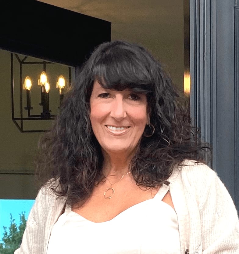 Nieves De Martini - LivXplore Real Estate & Lifestyle