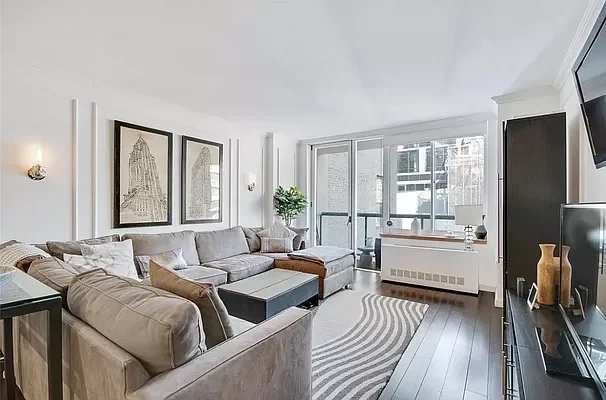22 West 15th Street Unit: 8D