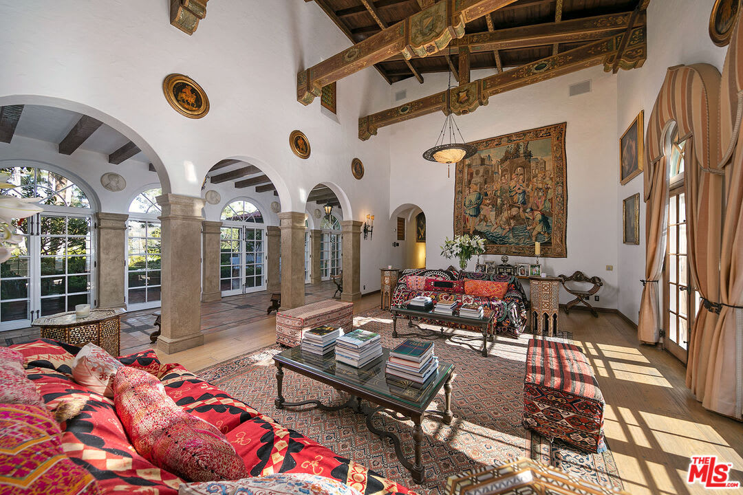 Castillo del Lago in Hollywood Hills