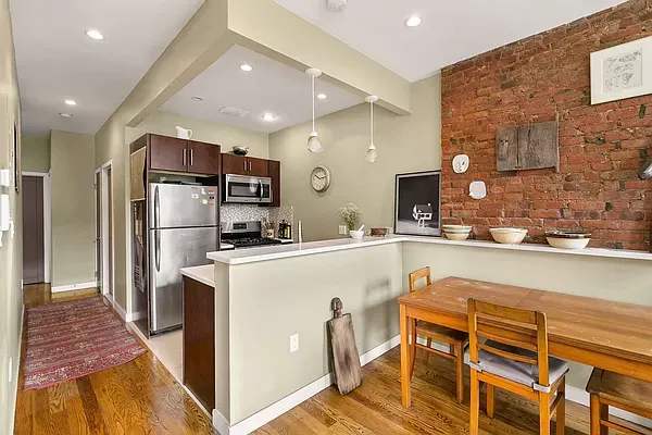 637 Halsey Street Unit: 2