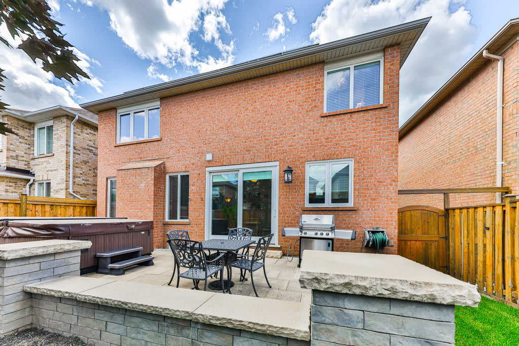 7 Crew Crescent, Maple ON