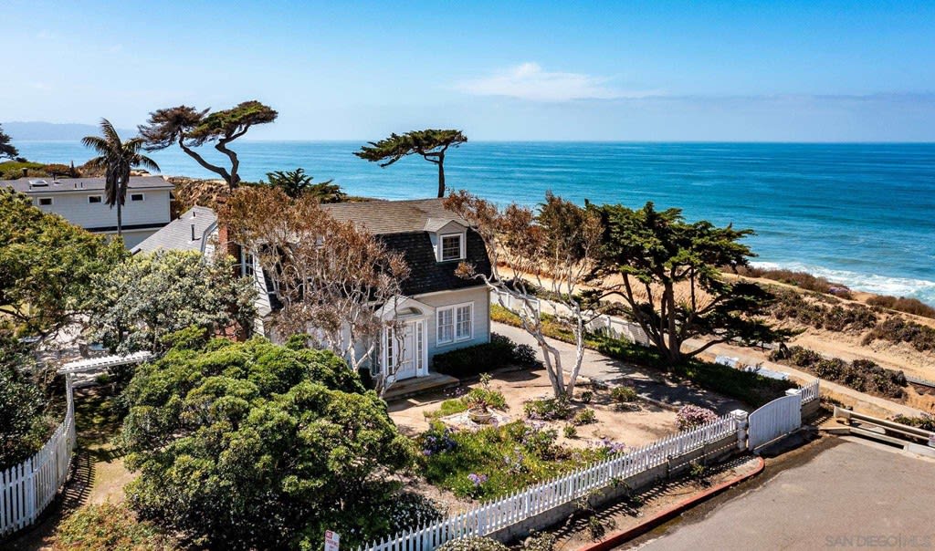 Del Mar | Community Guide | Sue De Legge and Gina De Legge-Habchi