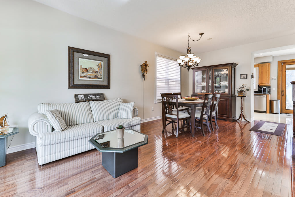 7 Crew Crescent, Maple ON