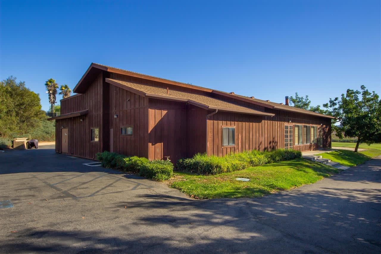 8561 West Lilac Road | Ken Follis & Sharon Robinson Group