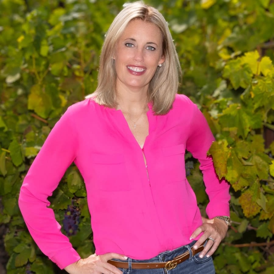 About Amy De Vries | Max De Vries