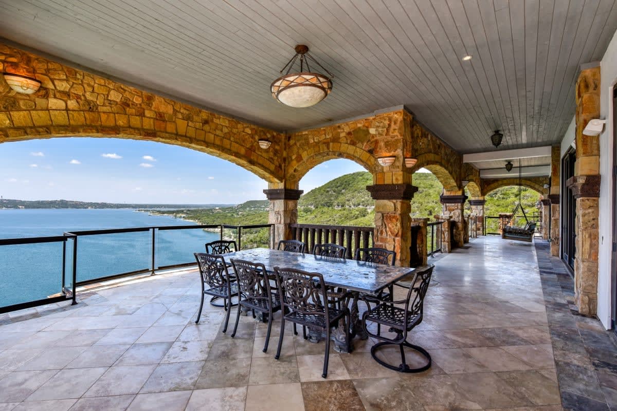 6800 Comanche Trail | Austin, TX 78732 | Austin Luxury Group