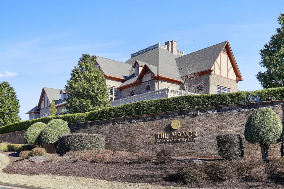 The Manor Golf and Country Club: Your Luxury Retreat