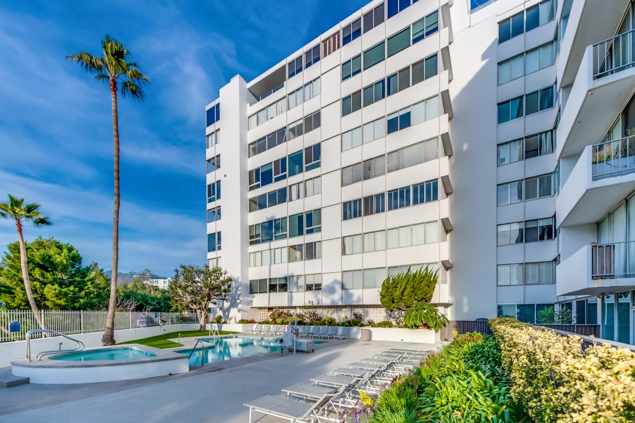 Exquisite 2 Bed 2 Bath Condo in Edgewater Towers | Pacific Palisades ...