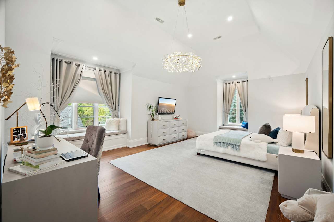 A Beacon Of Refined Elegance | Barry Cohen Homes